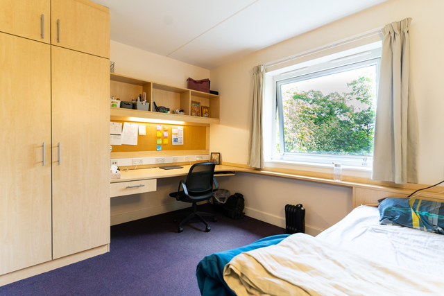 Flats and self-contained rooms